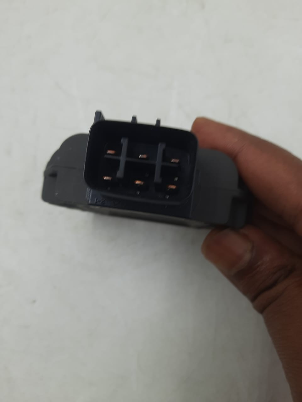 R15 V2 Rectifier 6 Pin